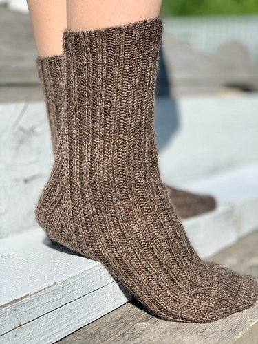 Ravelry: Puff Socks pattern by Anya Zhiltsova
