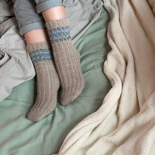 Ravelry: Puff Socks pattern by Anya Zhiltsova