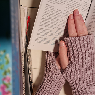 Ravelry: Beginner Friendly Handwarmers pattern by Krystal Shackley