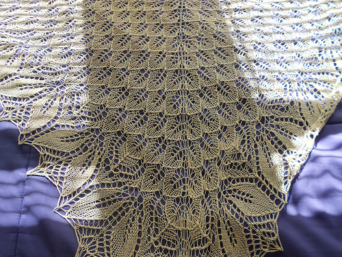 Ravelry: Aptenoknits' Haruni Shawl