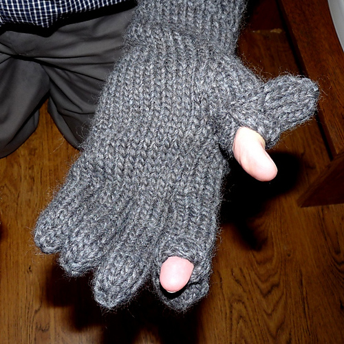 Ravelry: Convertible Mitts Gloves pattern by Bernat Design Studio