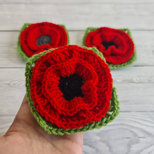 Ravelry: Poppy Flower Square pattern by Crafting Happiness