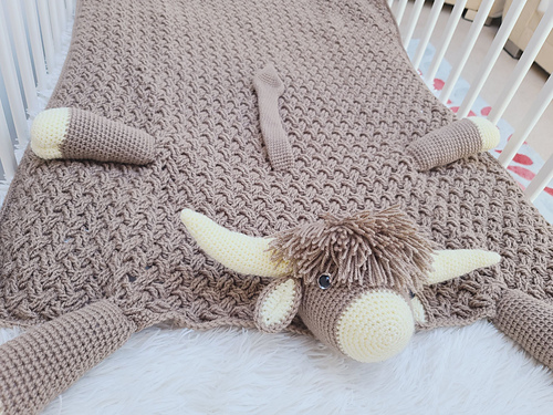 Ravelry: 3in1 Highland Cow Baby Blanket pattern by Crafting Happiness