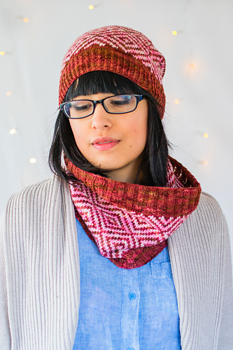 Ravelry: Pātikitiki Hat and Cowl pattern by Francoise Danoy