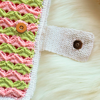 Ravelry: Petalsurf Book Cover pattern by Marija Menaker