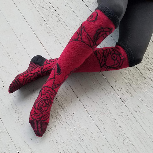 Ravelry: Pushing Roses pattern by Artesanitarium Designs