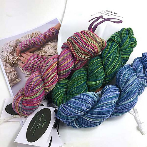 Ravelry: Barkham Hooker Gloves pattern by Gaynor White