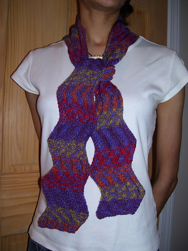 Ravelry: Sine Wave Scarf pattern by Ashwini Jambhekar