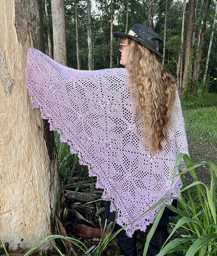 Ravelry: Tanjil Bren Shawl pattern by Sue Stapleton