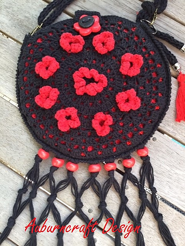 Ravelry: Poppy Meadow Bag pattern by Sue Stapleton