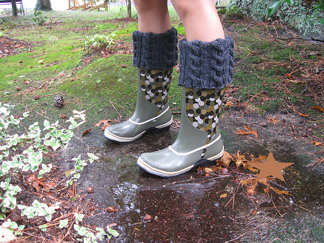 Ravelry: AutumnFrost's Welly liners and leg warmers in one