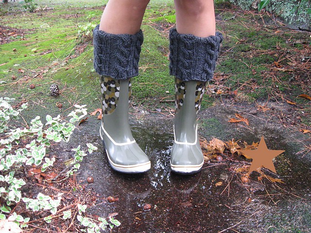 Ravelry: AutumnFrost's Welly liners and leg warmers in one