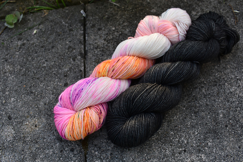 Ravelry: Kujaku Cowl pattern by Mara C. Knits