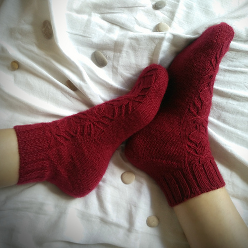 Ravelry: Frosty socks pattern by Alena Zhukova