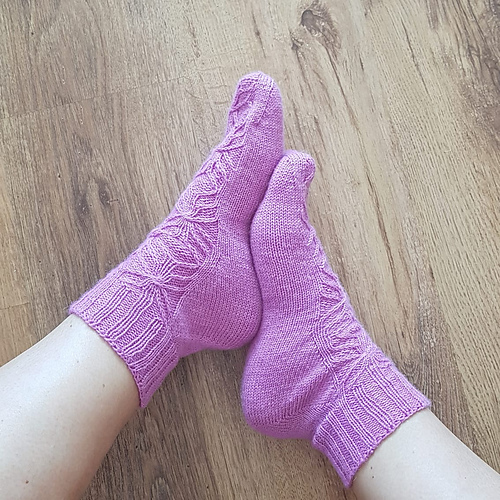 Ravelry: Frosty socks pattern by Alena Zhukova