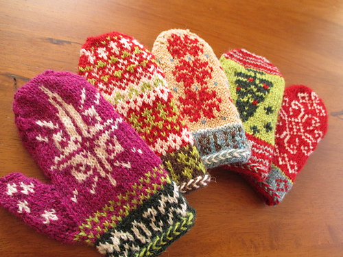 Ravelry: BUHIBUHI's Mitten Garland Advent Calendar