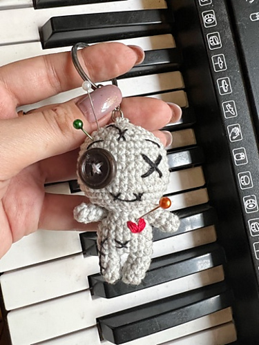 Ravelry: Voodoo doll Keychain pattern by Alexandra Razinkova