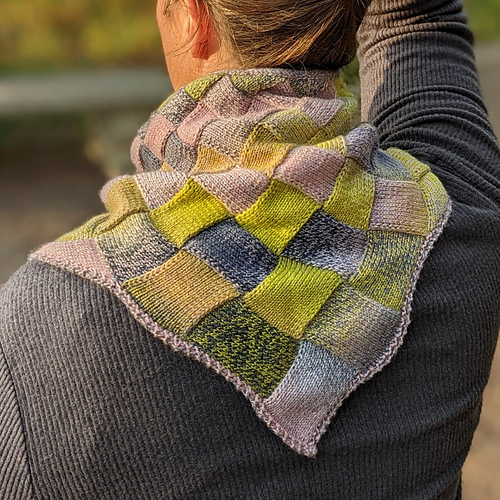 Ravelry: Down The Rabbit Hole pattern by Baiba Jautaiķe