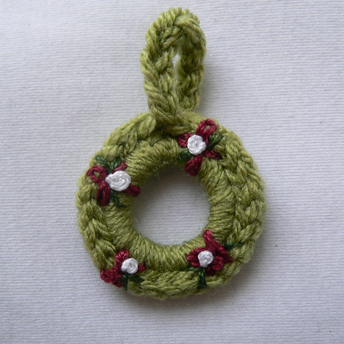 Ravelry: Tiny Crochet Wreath pattern by Dedri Uys