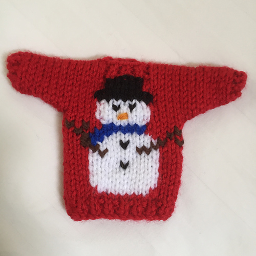 Ravelry: WoodyOwl's Mini Christmas Jumper Bunting