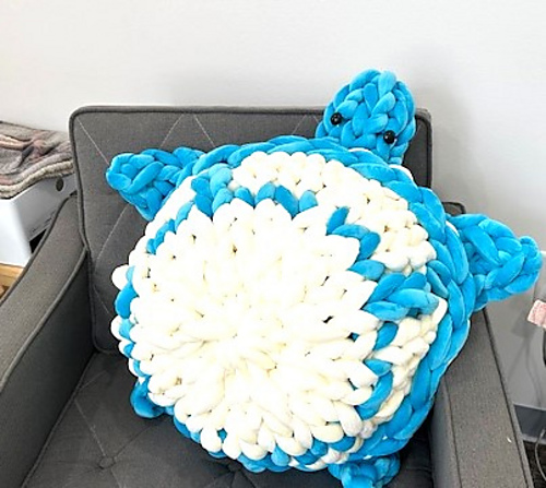 Ravelry: Giant Turtle Cushion pattern by Larissa Koedyker