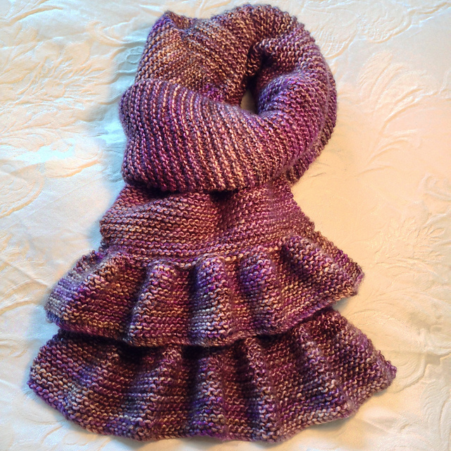 Ravelry: Beginner Short Ruffled Scarf pattern by Bea Naretto