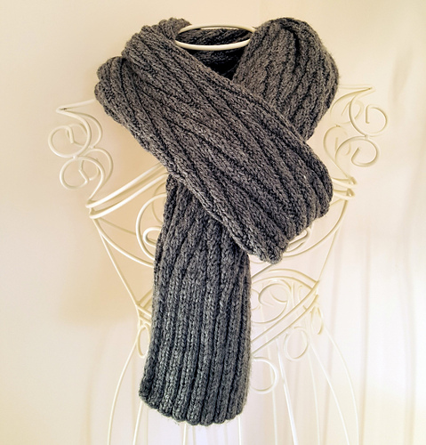 Ravelry: Tall Chevron Scarf pattern by Becca Hulme Designs