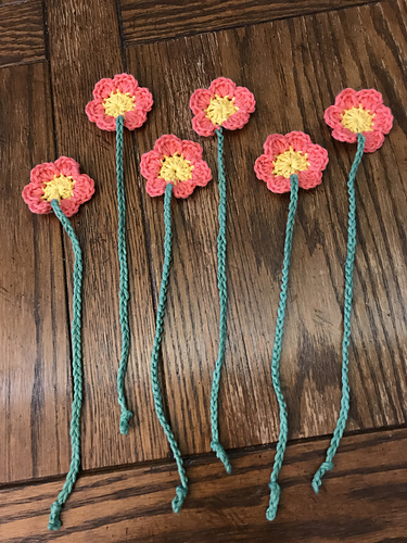 Ravelry: cute crochet flower bookmark pattern by marianna mel
