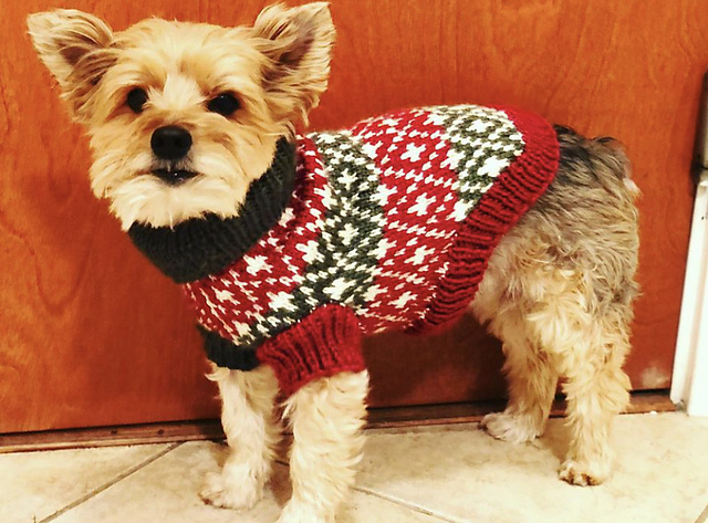 Ravelry: #35 Xmas Fair isle Dog Sweater pattern by Yuko Nagakura