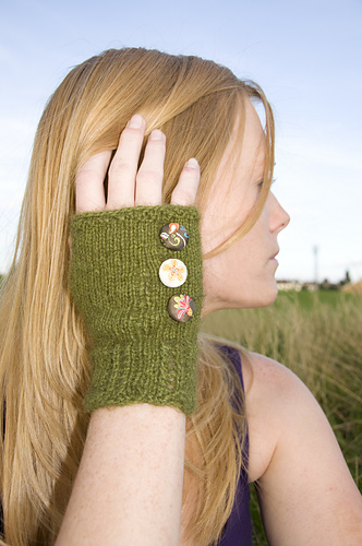 Ravelry: Nimble Mitts pattern by Isabel Buxton