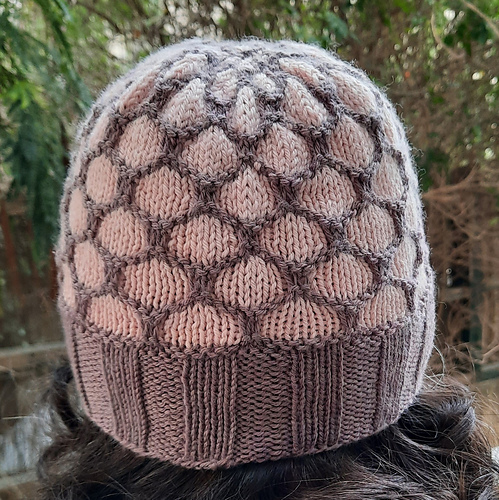 Ravelry: Gift Of Honey Hat pattern by Bex Knitty Designs