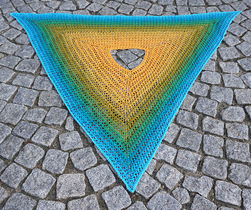 Ravelry: Triangula Poncho pattern by Beyenburgerin Design