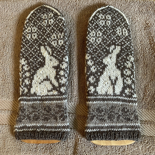 Ravelry: Rabbity mittens & muffatees pattern by bunnymuff - Mona Zillah