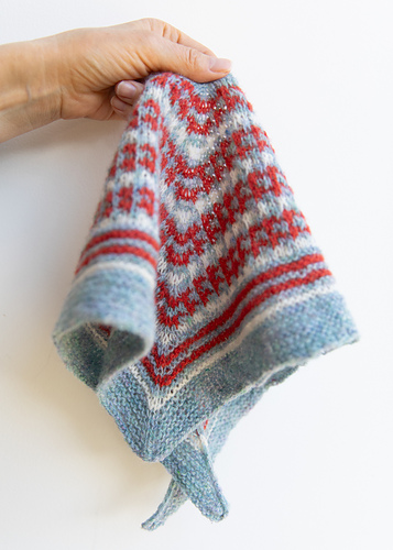 Ravelry: Isla Shawl pattern by Biches & Bûches