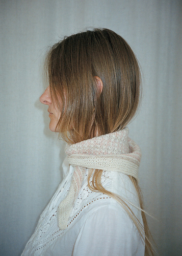 Ravelry: Isla Shawl pattern by Biches & Bûches