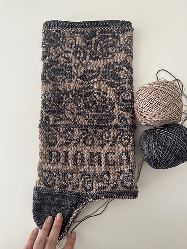 Ravelry: No. 8 Christmas Roses Stocking pattern by Birdsong Designs