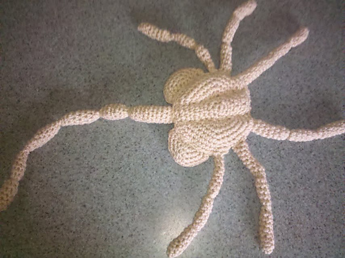 Ravelry: Facehugger pattern by camaharet