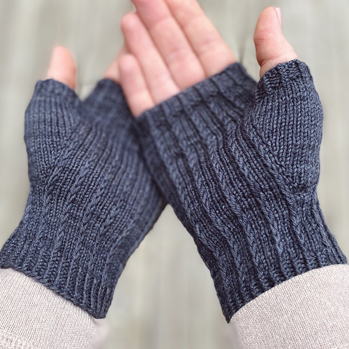 Ravelry: Elise Mitts pattern by Sara Stark