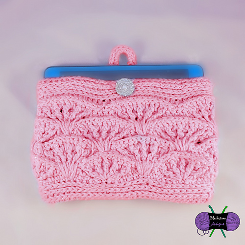 Ravelry: Glam Girl Tablet Cover pattern by Sonya Blackstone