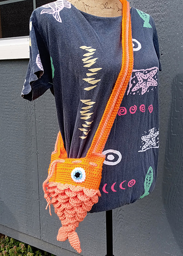 Ravelry: Fish Crossbody Bag pattern by Krysta Mallory