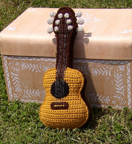 Ravelry: Guitar Amigurumi pattern by Krysta Mallory