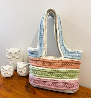 Ravelry: Aurora Stardust Bag Reversible pattern by Leanne Trengove
