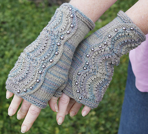 Ravelry: Spatterdash Wristwarmers pattern by Dagmar Mora