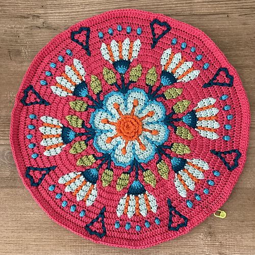 Ravelry: Olé Flower Pillow pattern by Yvonne van Zijl