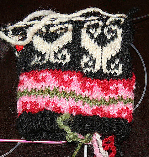 Ravelry: Mitones Iveños (Mittens from Ivo) pattern by Marcia Lewandowski