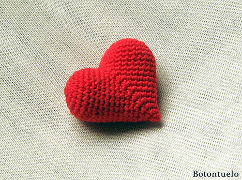 Ravelry: Corazón pattern by Botontuelo