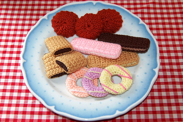 Ravelry: Biscuits/Cookies (knit and crochet) pattern by Bottletop Boy