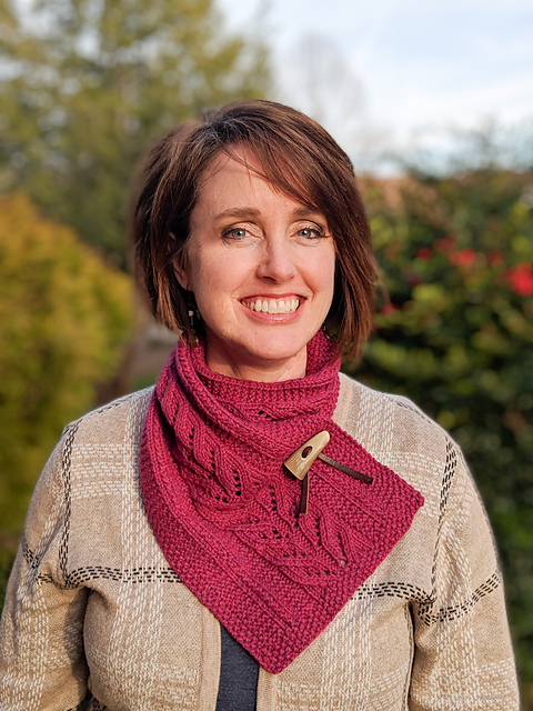 Ravelry: Cowl of Wonder pattern by Laura Heisler