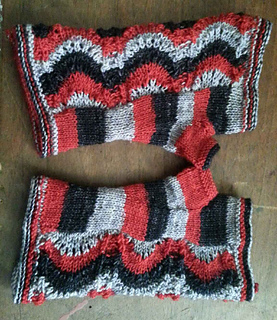 Ravelry: BunniPhish's Red Wings Spatterdash