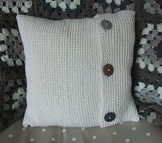 Ravelry: "Simple" Cushion Cover pattern by Patricia Evans